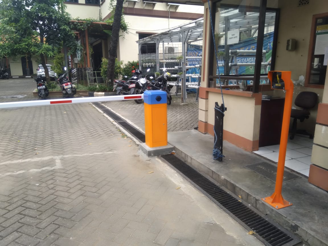 Installation Palang Parkir | Installation | Delta Solusi