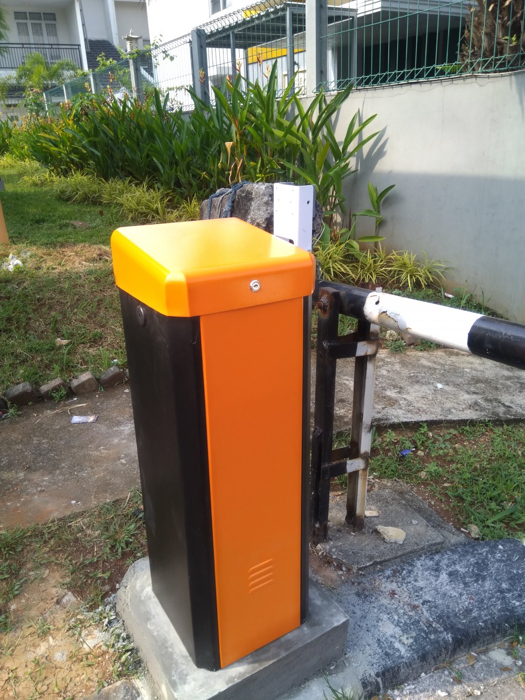 Installation Palang Parkir | Installation | Delta Solusi
